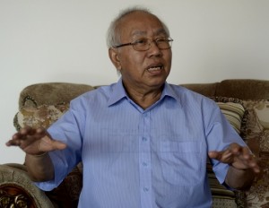 Ex-Umno sec-gen denies news portal’s report, says ‘good friends’ with ...